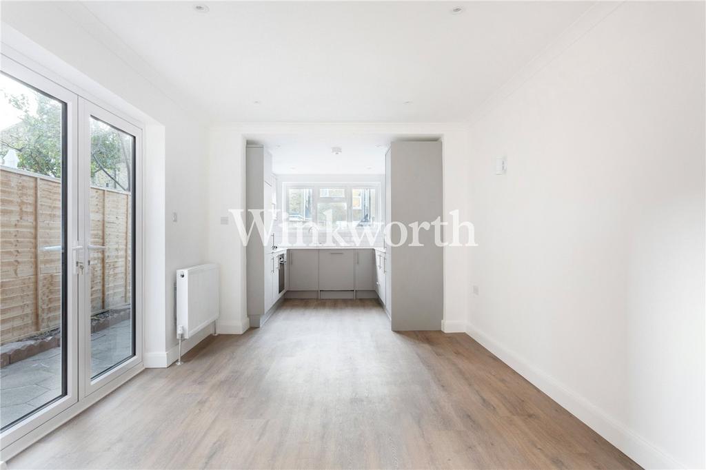 Drayton Road, London, N17 2 bed apartment - £1,900 pcm (£438 pw)