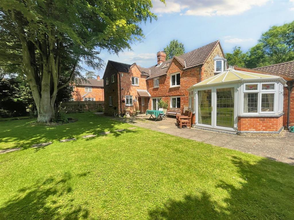 Butchers Lane, Pattishall 4 bed cottage - £725,000