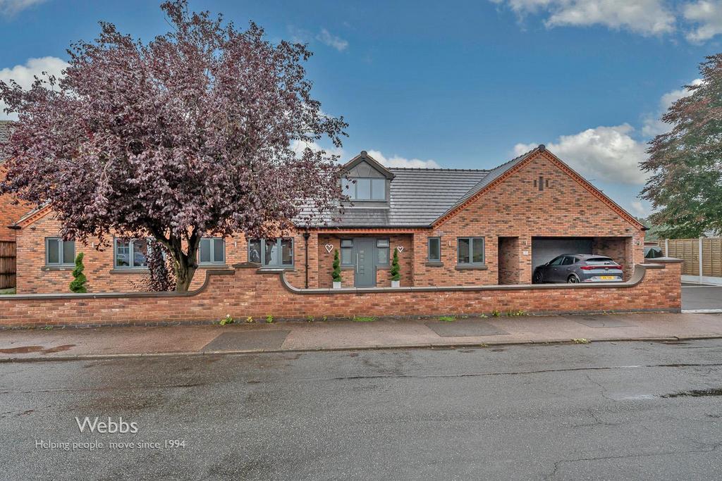 Pinfold Lane, Norton Canes, Cannock WS11 4 bed detached bungalow for ...