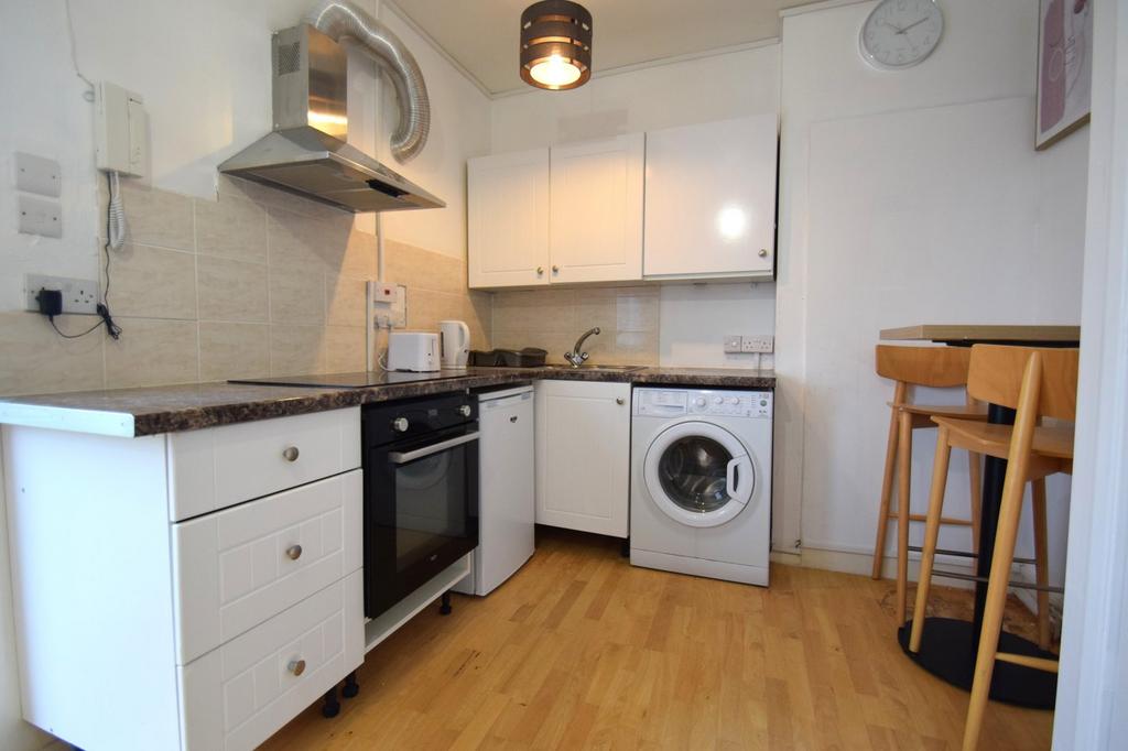 Eastling Close, Gillingham, ME8 1 bed apartment - £1,100 pcm (£254 pw)