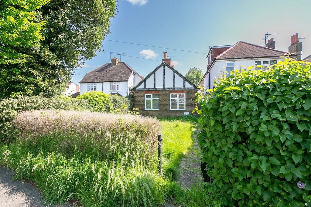 Sheepcot Lane, Watford... 2 bed bungalow - £375,000
