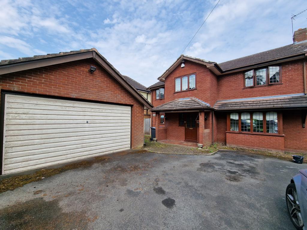 Keepers Lane, Codsall WV8 4 bed detached house - £585,000