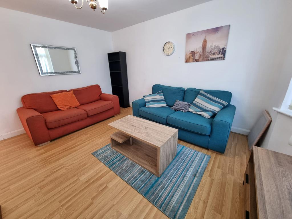 Pickmere Avenue, M20 1GA 4 bed semi-detached house - £2,100 pcm (£485 pw)