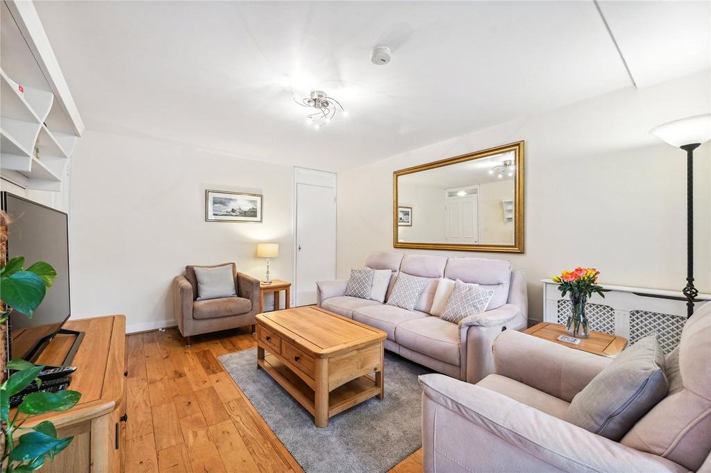 Tachbrook Street, London, SW1V 2 bed maisonette - £650,000