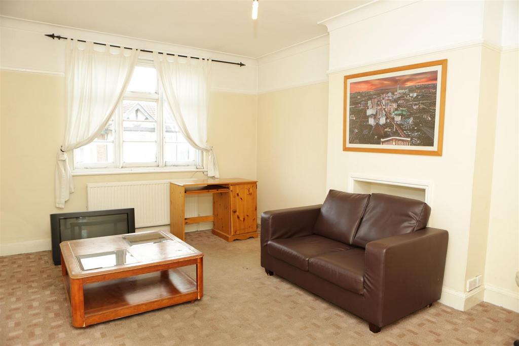 Colindale Avenue, Colindale, London, NW9 3 bed apartment - £1,700 pcm ...