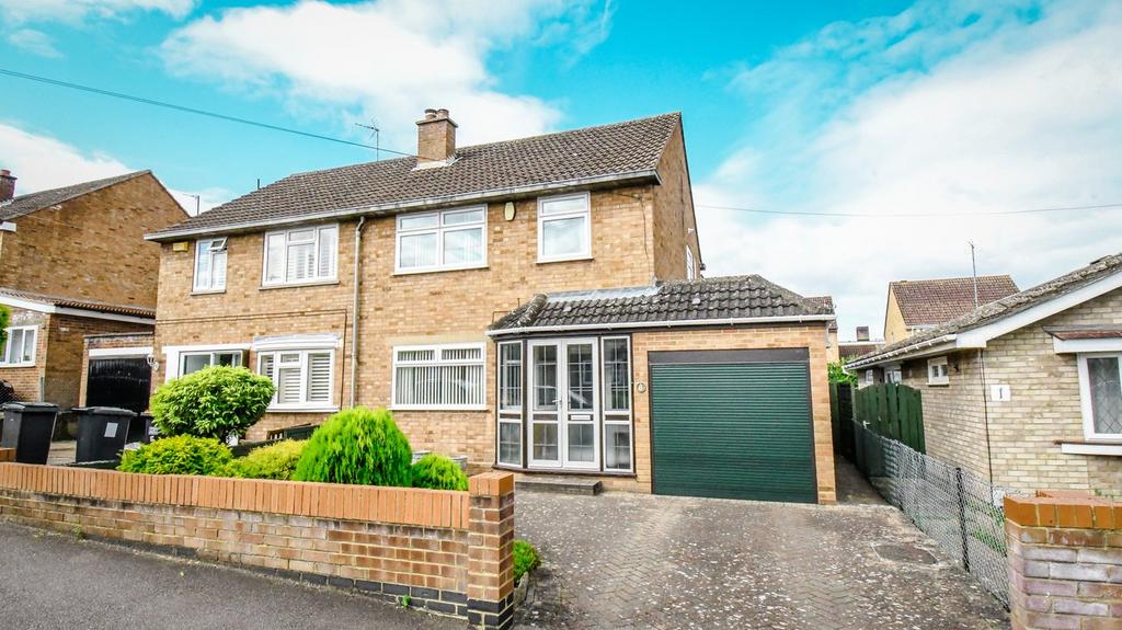 Wyatt Road, Kempston, Bedford, MK42 3 bed semi-detached house for sale ...