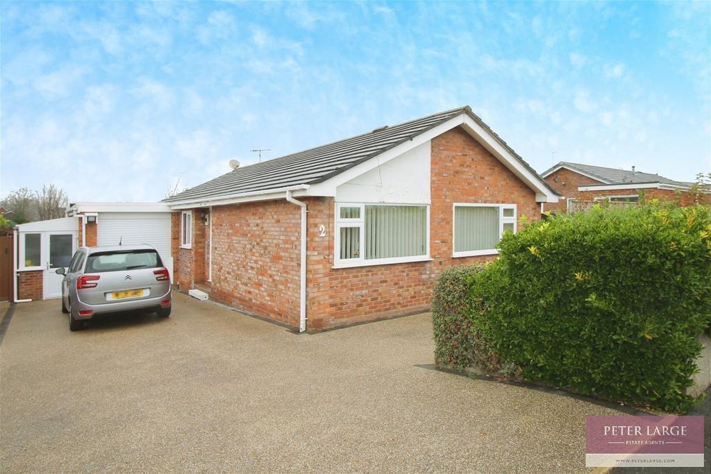 2 Maes Derwen, Rhuddlan, LL18 2YH 3 bed detached bungalow for sale - £ ...