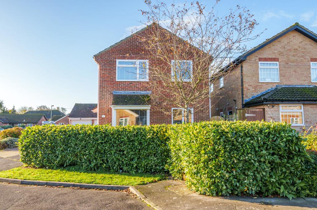 Pound Gate Drive, Fareham, Hampshire... 3 bed detached house - £425,000