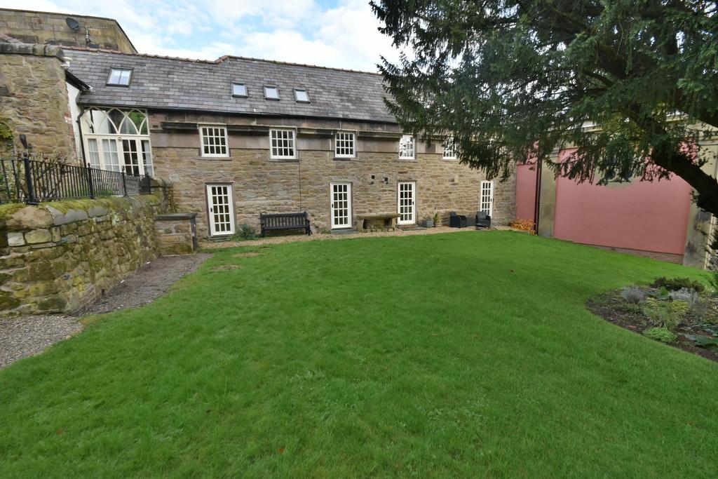 Chapel Court, Wynnstay Estate, LL14 3 bed mews - £875 pcm (£202 pw)