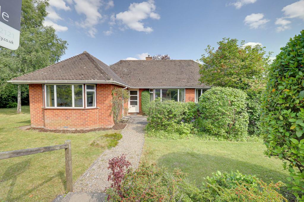 Knowle Close, Caversham Heights, Reading 3 bed detached bungalow for ...
