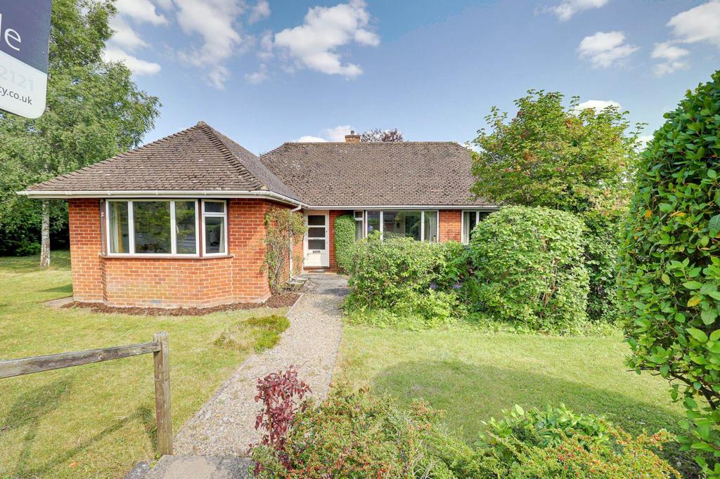 Knowle Close, Caversham Heights, Reading 3 bed detached bungalow for ...
