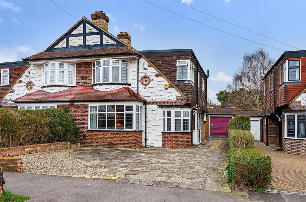 Chadacre Road, Epsom, KT17 4 bed semi-detached house - £700,000