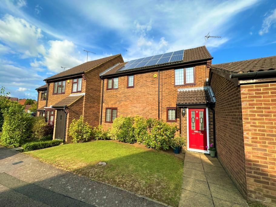 Lucas Gardens, Luton, LU3 4BE 3 bed house - £1,600 pcm (£369 pw)