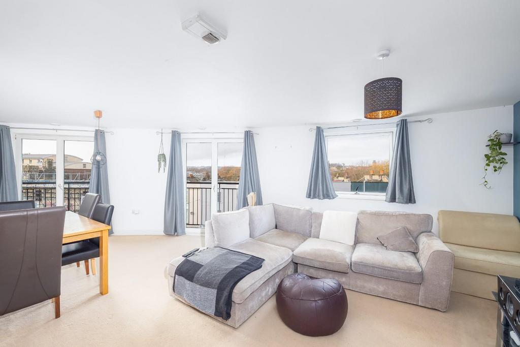Squires Court, Bedminster 2 bed flat - £275,000