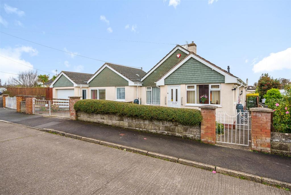 Manor Park, Sticklepath, Barnstaple 5 bed bungalow for sale - £475,000