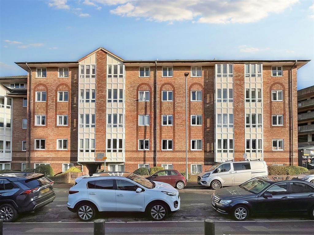 Trinity Place, Eastbourne 1 bed retirement property - £90,000