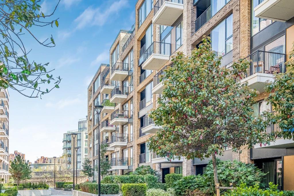 Fairview House, Chelsea Creek SW6 1 bed flat - £2,817 pcm (£650 pw)