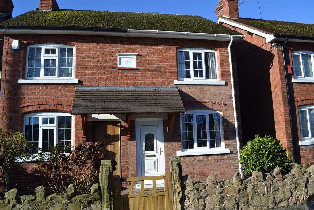 Hassall Road, Sandbach 2 bed cottage - £825 pcm (£190 pw)
