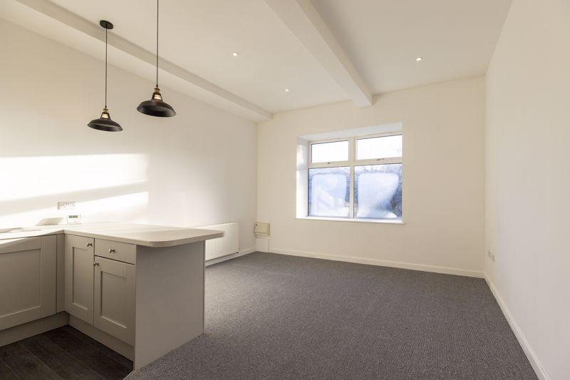 40C Oldham Road, Ripponden, HX6 4DP 2 bed flat - £695 pcm (£160 pw)