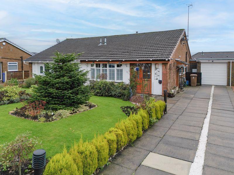 Ashmount Drive, Rochdale, OL12 6HP 3 bed bungalow - £242,000