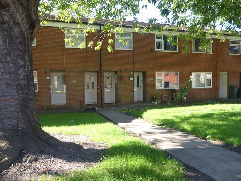 Block Lane, Oldham OL9 2 bed house - £795 pcm (£183 pw)