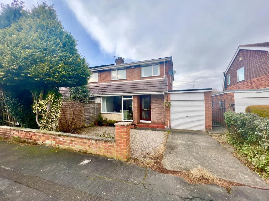 Moor Crescent, Gilesgate, Durham 3 bed semi-detached house - £180,000