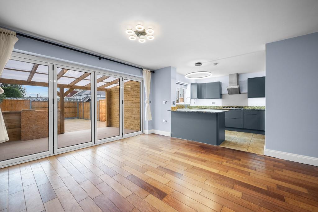 Lothair Road, Luton, Bedfordshire, LU2 7XB 3 bed detached house for ...