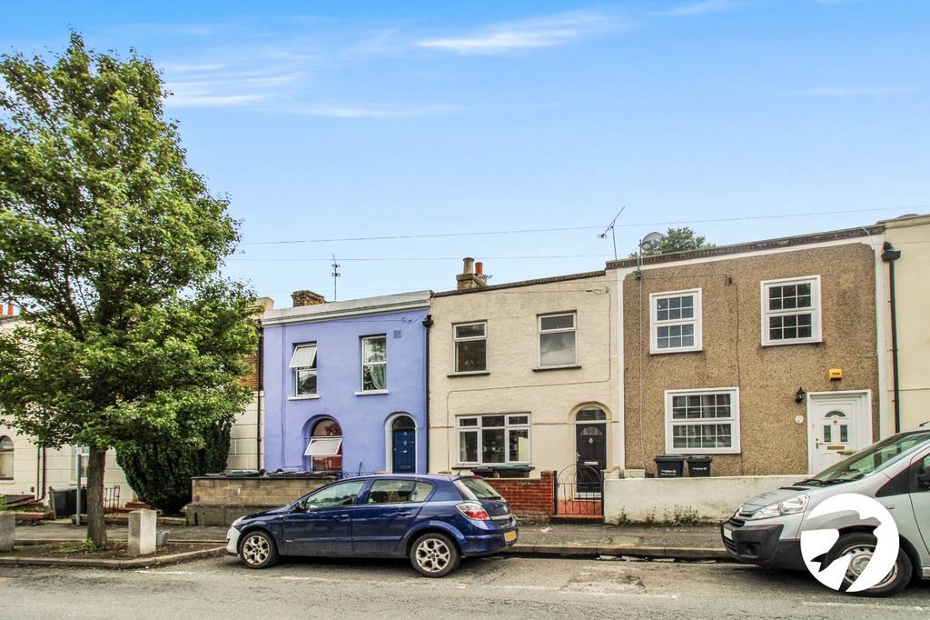 Wellington Street, Gravesend, DA12 2 bed terraced house - £1,250 pcm (£ ...