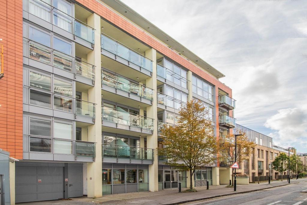 Featherstone Street, London 2 bed apartment - £3,000 pcm (£692 pw)