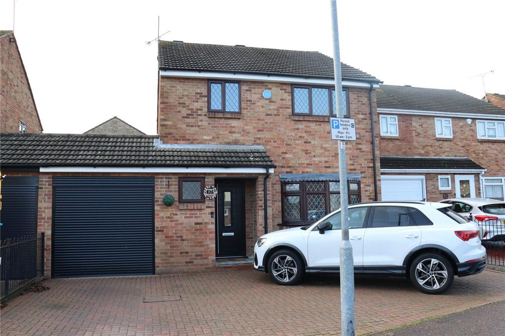 Suffolk Drive, Laindon West, Laindon... 3 bed detached house - £1,995 ...
