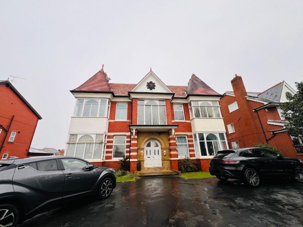 Grosvenor Road, Birkdale, PR8 2HT 2 bed apartment - £875 pcm (£202 pw)