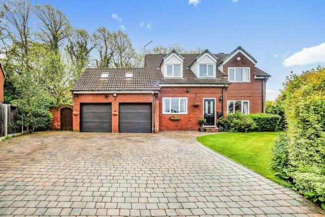 College Park Close, Rotherham 4 bed detached house - £485,000