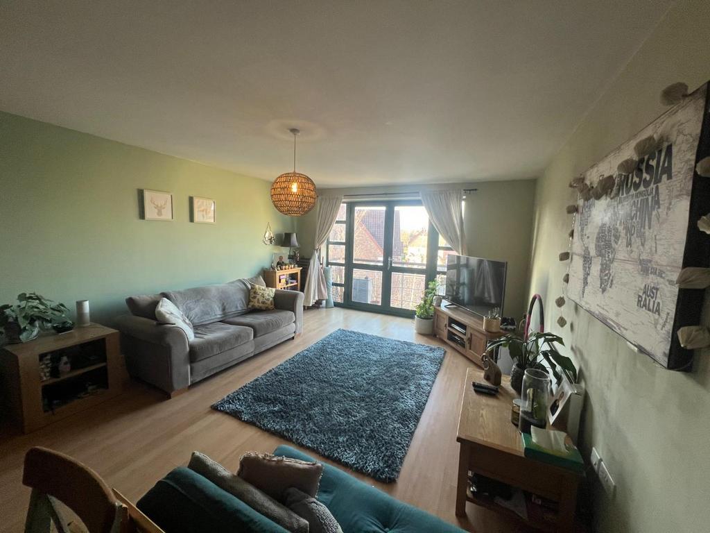 Wilks Walk, Grange Park, Northampton NN4 2 bed apartment - £150,000