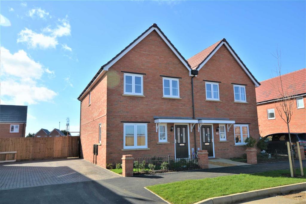 Sparrowhawk Crescent, Northampton NN4 3 bed semi-detached house to rent ...