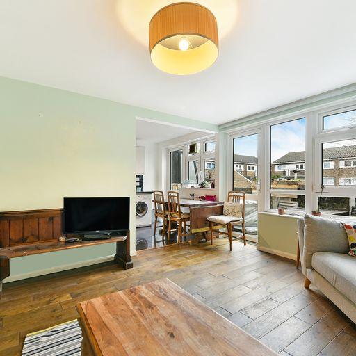 Adeney Close, London W6 2 bed flat - £2,000 pcm (£462 pw)