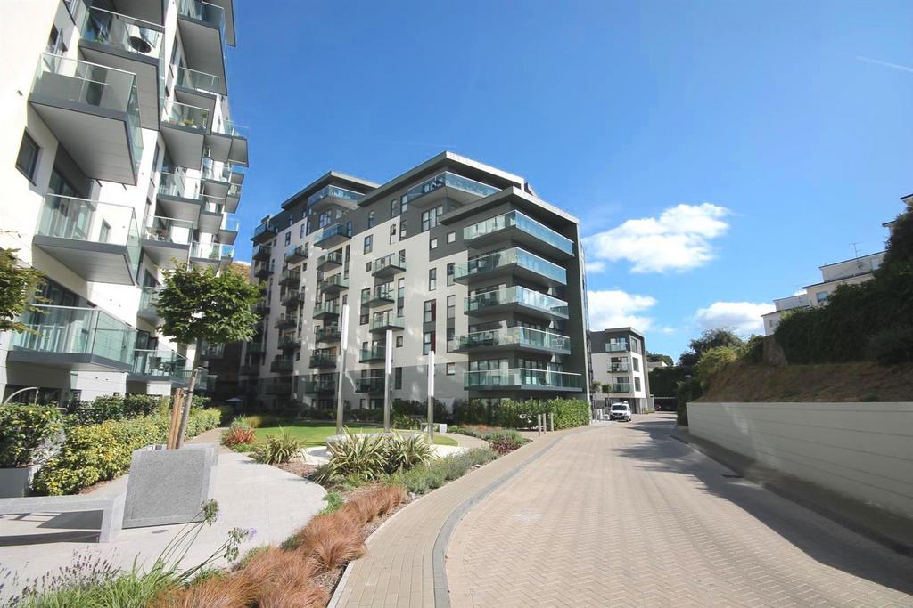 REN026 - St Helier 2 bed apartment - £1,899 pcm (£438 pw)