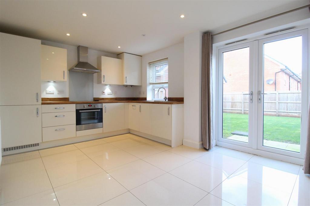 Wesson Road Bishops Tachbrook 3 Bed Semi Detached House £1 300
