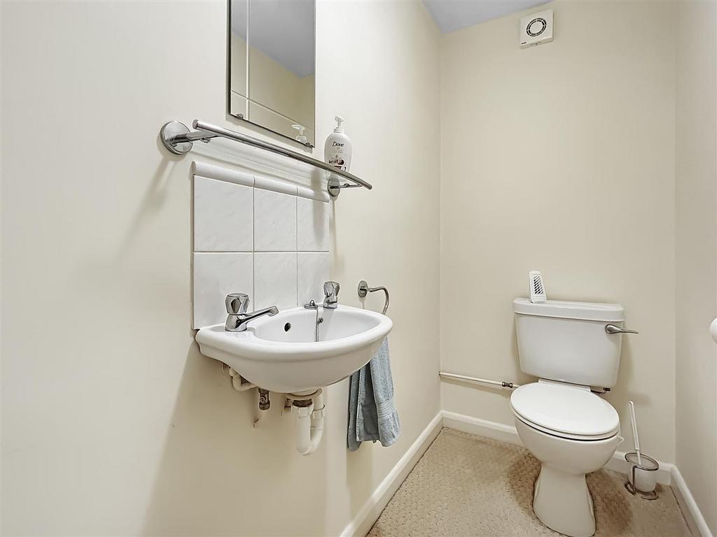 Juniper Drive Allesley Green Cv5 5 Bed Detached House £540 000