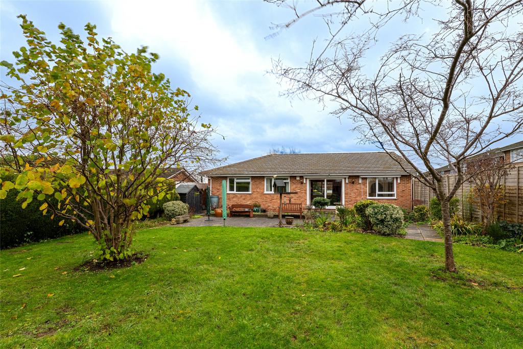 Windmill Way, Reigate, Surrey, RH2 3 bed bungalow for sale - £950,000