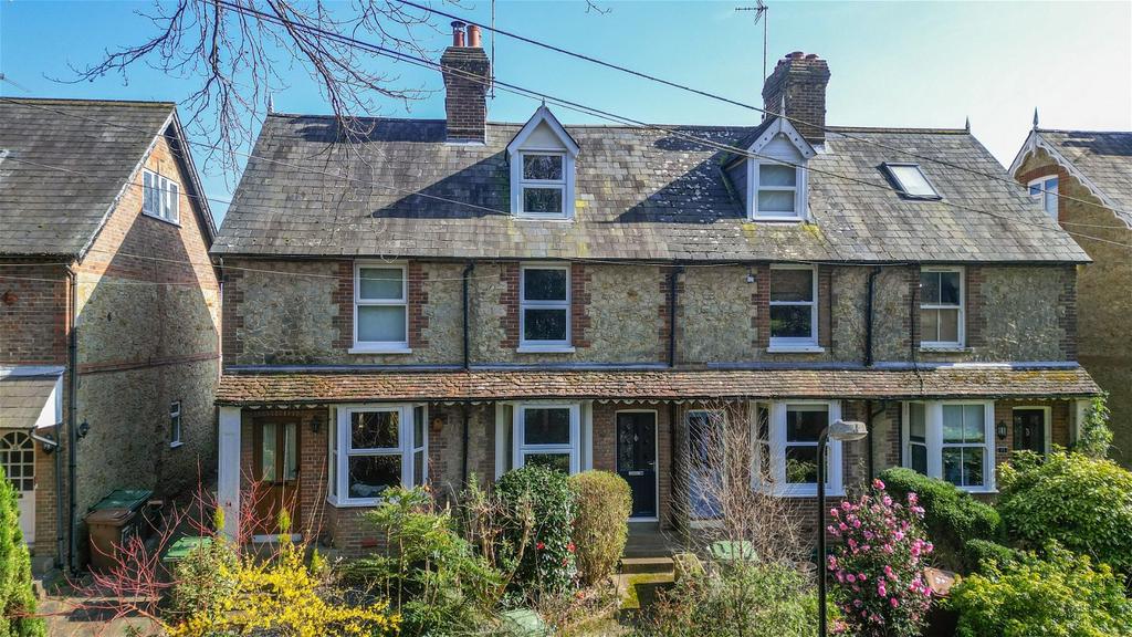 Spacious Family Home in Hawkhurst 3 bed terraced house for sale - £325,000