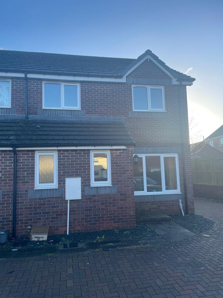 Balmoral Avenue, Catchgate 3 bed semi-detached house - £575 pcm (£133 pw)
