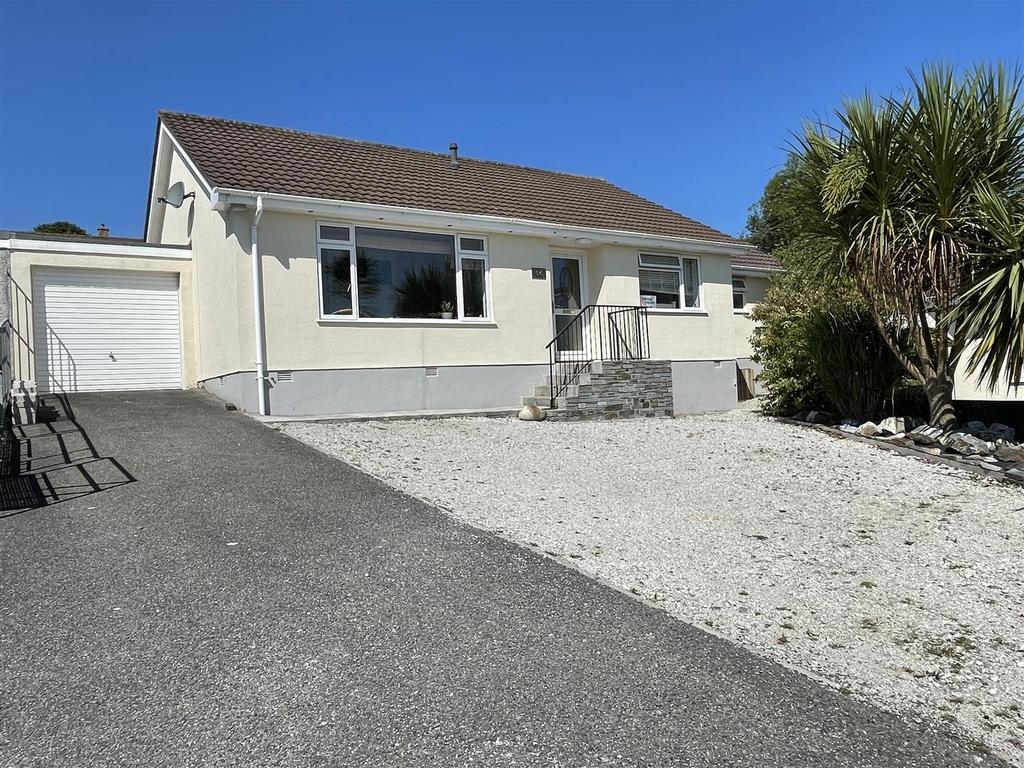 Kingfisher Drive, St. Austell 4 bed detached bungalow - £395,000