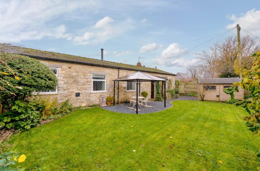 Cowcombe Lane, Chalford, Stroud, Gloucestershire, GL6 3 bed bungalow ...