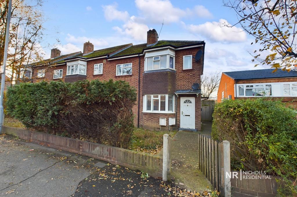 Hook Road, Surbiton, Surrey. KT6 2 bed maisonette for sale - £375,000