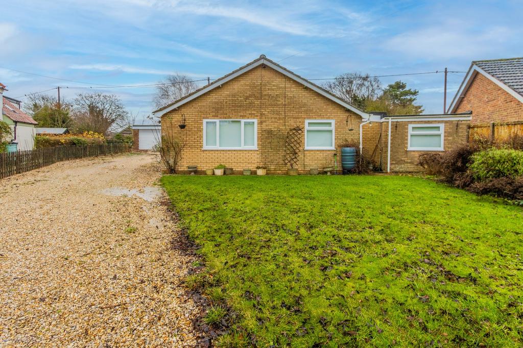 Welgate, Mattishall, NR20 3 bed detached bungalow - £325,000