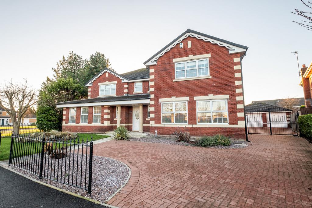 Grand Manor Drive, Lytham St. Annes, FY8 5 bed detached house - £795,000