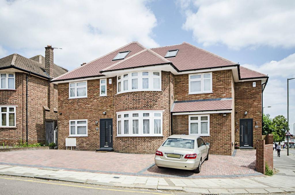 Queens Way, Hendon, London, NW4 6 bed detached house - £4,000 pcm (£923 pw)