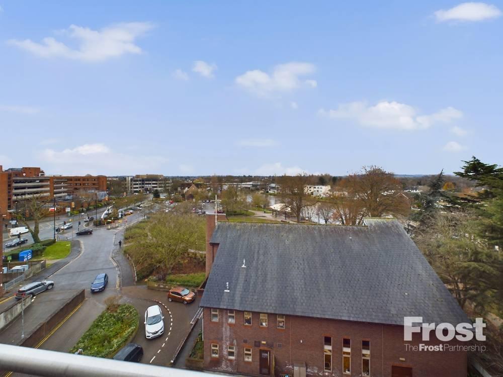 Thames Street, Staines-upon-Thames, Surrey, TW18 2 bed apartment for ...
