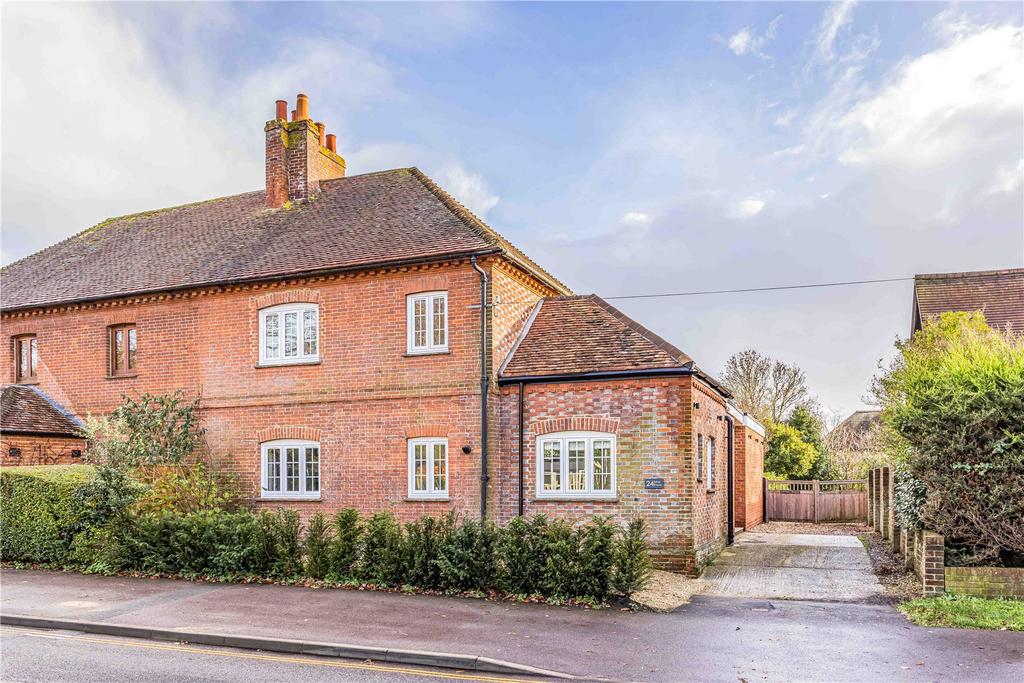 Stane Street, Westhampnett, Chichester, West Sussex, PO18 4 bed semi ...
