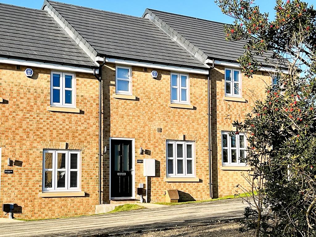 Guisborough Avenue, Bramhope, Leeds... 2 bed terraced house - £1,250 ...